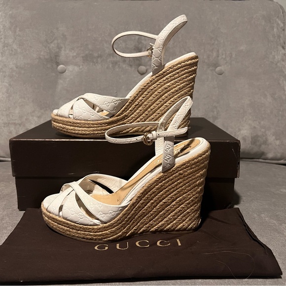 Gucci | Shoes | Gucci Gg Supreme Monogram White Leather Raffia Wedges ...